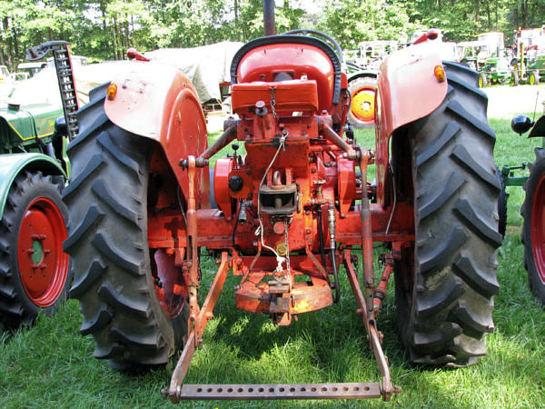 Fahrzeugseiten.de - Traktoren - Nuffield Universal Four (4DM)