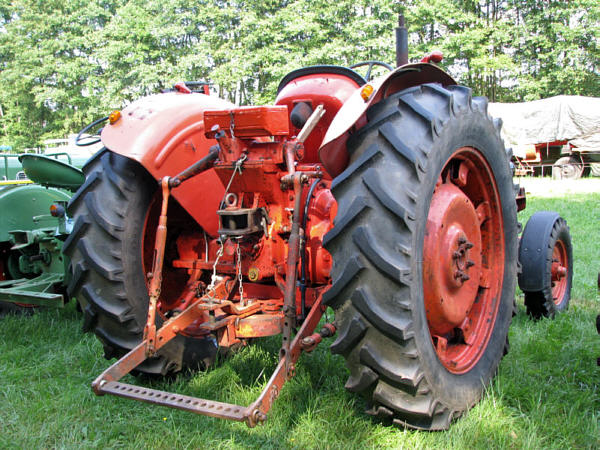 Fahrzeugseiten.de - Traktoren - Nuffield Universal Four (4DM)