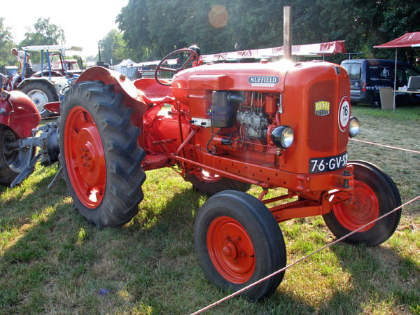 Fahrzeugseiten.de - Traktoren - Nuffield Universal Four (4DM)