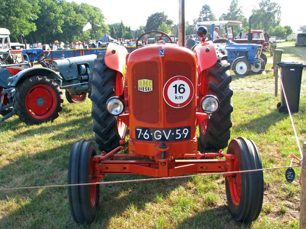 Fahrzeugseiten.de - Traktoren - Nuffield Universal Four (4DM)